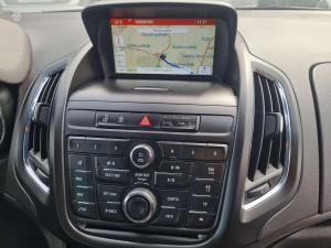 Brown Opel Zafira Tourer 2015 in Siauliai, with an engine capacity of 1.96 L and mileage of 197 thousand km for 4600 €, photo 31 on AUTOMOTO.COM.LV