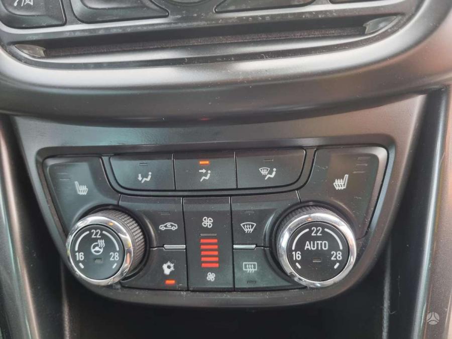 Brown Opel Zafira Tourer 2015 in Siauliai, with an engine capacity of 1.96 L and mileage of 197 thousand km for 4600 €, photo 33 on AUTOMOTO.COM.LV