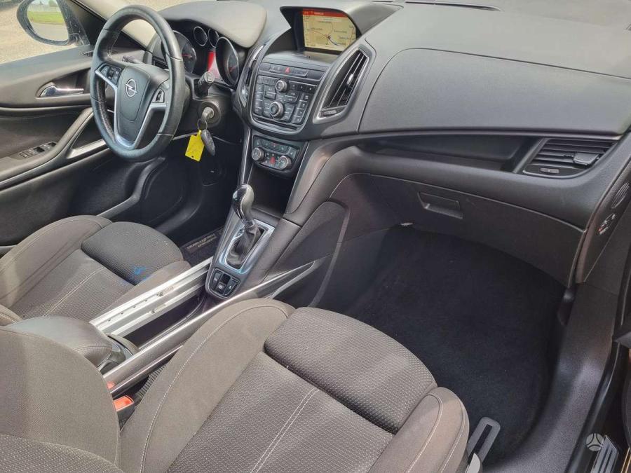 Brown Opel Zafira Tourer 2015 in Siauliai, with an engine capacity of 1.96 L and mileage of 197 thousand km for 4600 €, photo 35 on AUTOMOTO.COM.LV