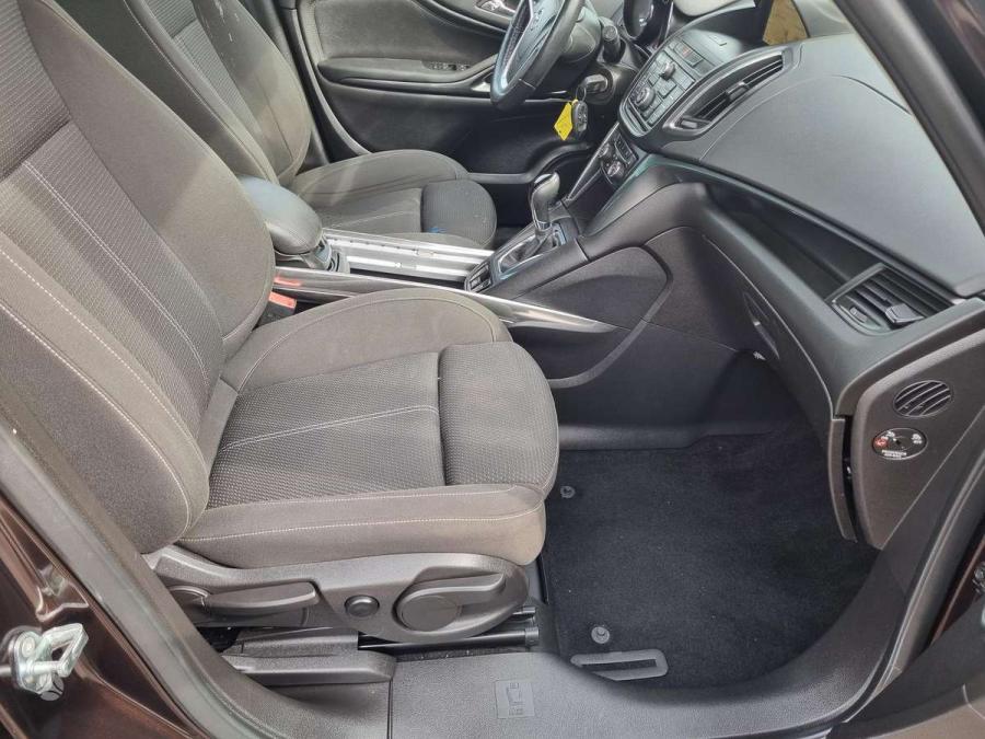 Brown Opel Zafira Tourer 2015 in Siauliai, with an engine capacity of 1.96 L and mileage of 197 thousand km for 4600 €, photo 36 on AUTOMOTO.COM.LV