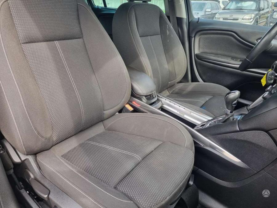 Brown Opel Zafira Tourer 2015 in Siauliai, with an engine capacity of 1.96 L and mileage of 197 thousand km for 4600 €, photo 37 on AUTOMOTO.COM.LV