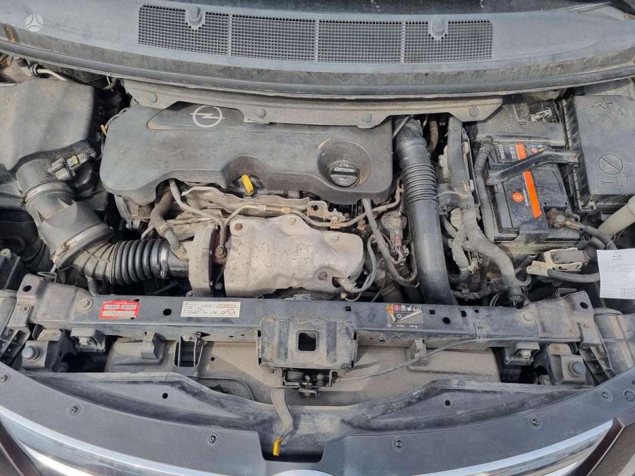Brown Opel Zafira Tourer 2015 in Siauliai, with an engine capacity of 1.96 L and mileage of 197 thousand km for 4600 €, photo 44 on AUTOMOTO.COM.LV