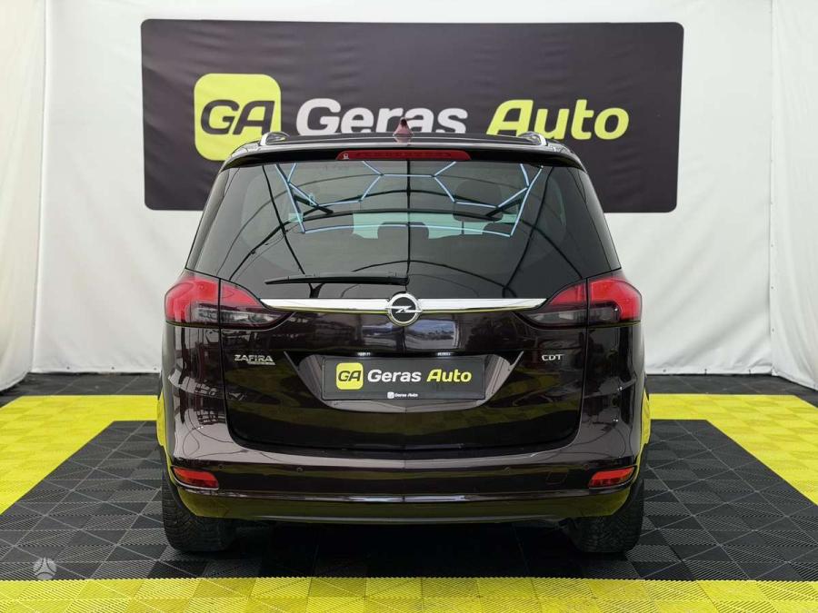 Brown Opel Zafira Tourer 2015 in Vilnius, with an engine capacity of 1.96 L and mileage of 288 thousand km for 5850 €, photo 6 on AUTOMOTO.COM.LV