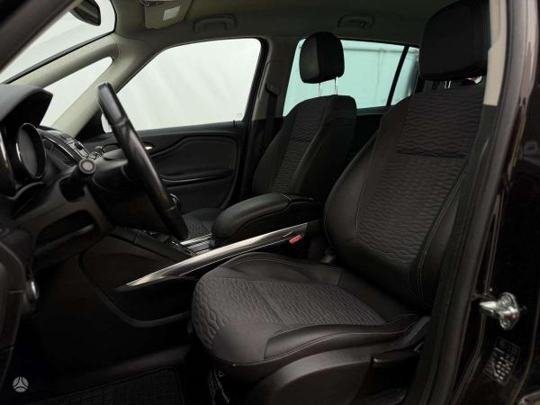 Brown Opel Zafira Tourer 2015 in Vilnius, with an engine capacity of 1.96 L and mileage of 288 thousand km for 5850 €, photo 11 on AUTOMOTO.COM.LV