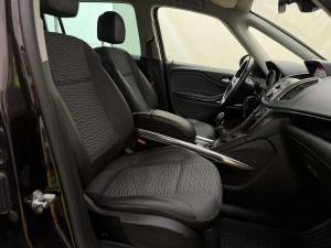 Brown Opel Zafira Tourer 2015 in Vilnius, with an engine capacity of 1.96 L and mileage of 288 thousand km for 5850 €, photo 16 on AUTOMOTO.COM.LV