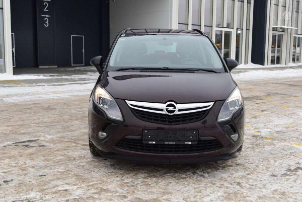 Brown Opel Zafira Tourer 2016 in Vilnius, with an engine capacity of 1.60 L and mileage of 201 thousand km for 6400 €, photo 2 on AUTOMOTO.COM.LV