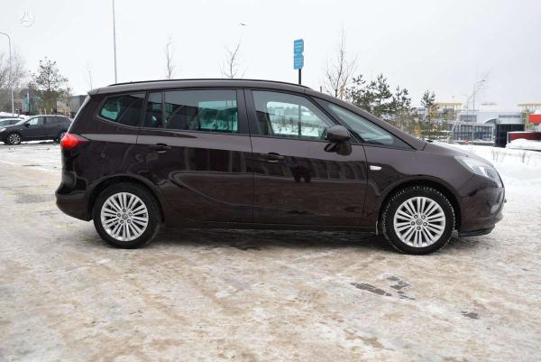 Brown Opel Zafira Tourer 2016 in Vilnius, with an engine capacity of 1.60 L and mileage of 201 thousand km for 6400 €, photo 4 on AUTOMOTO.COM.LV