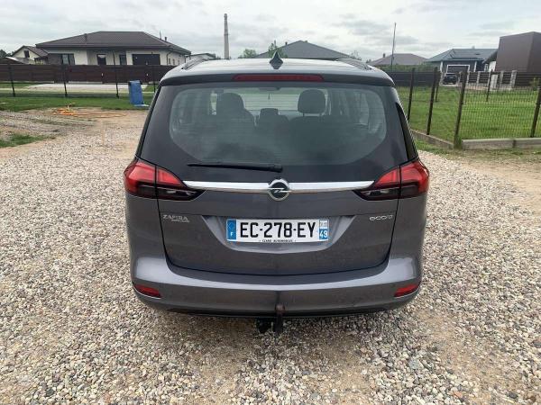 Brown Opel Zafira Tourer 2016 in Vilnius, with an engine capacity of 1.60 L and mileage of 191 thousand km for 5450 €, photo 8 on AUTOMOTO.COM.LV