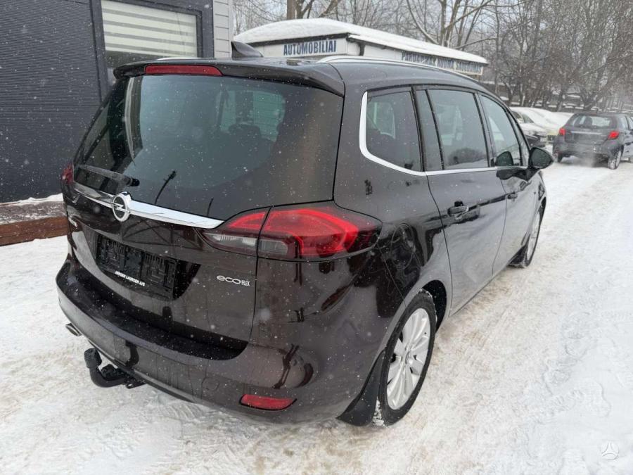 Brown Opel Zafira Tourer 2017 in Klaipeda, with an engine capacity of 2.00 L and mileage of 243 thousand km for 7600 €, photo 4 on AUTOMOTO.COM.LV