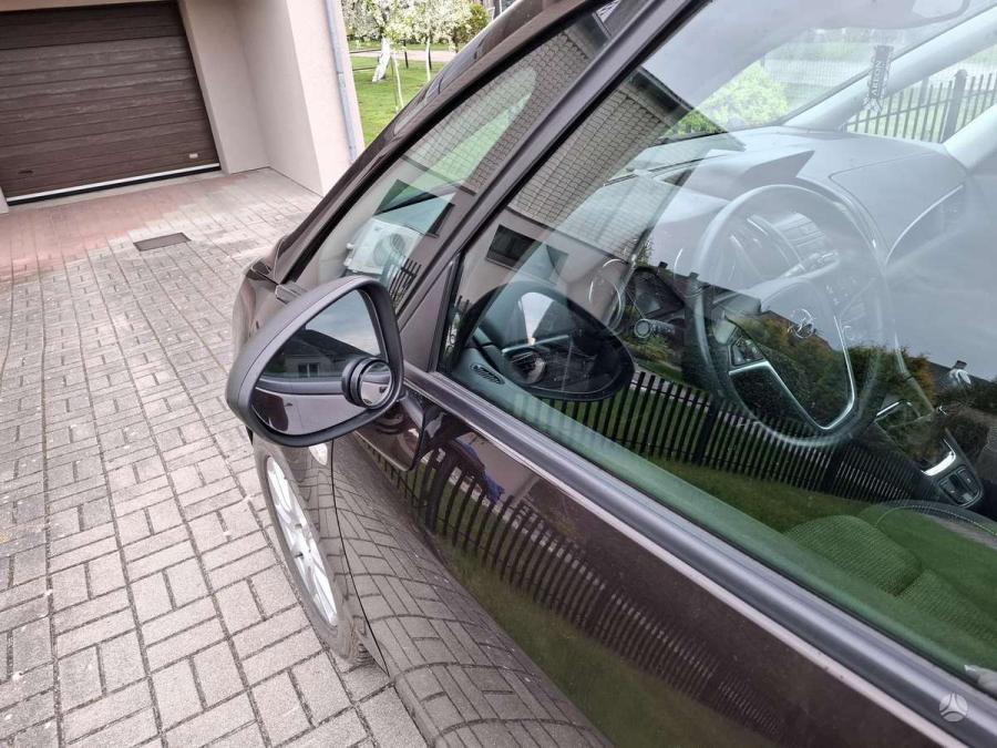Brown Opel Zafira Tourer 2012 in Kalvarija, with an engine capacity of 1.96 L and mileage of 165 thousand km for 5600 €, photo 6 on AUTOMOTO.COM.LV