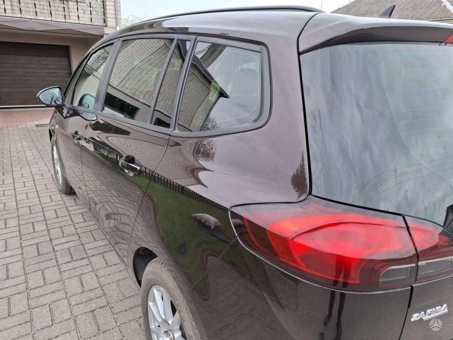 Brown Opel Zafira Tourer 2012 in Kalvarija, with an engine capacity of 1.96 L and mileage of 165 thousand km for 5600 €, photo 7 on AUTOMOTO.COM.LV