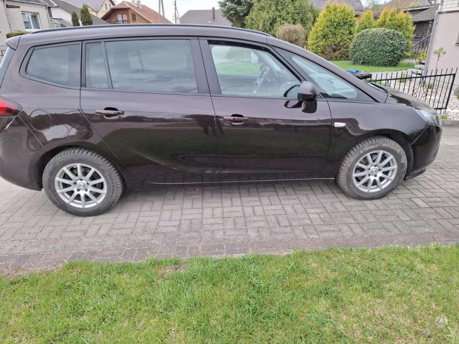 Brown Opel Zafira Tourer 2012 in Kalvarija, with an engine capacity of 1.96 L and mileage of 165 thousand km for 5600 €, photo 12 on AUTOMOTO.COM.LV