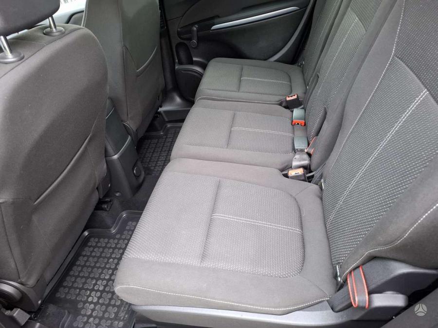 Brown Opel Zafira Tourer 2012 in Kalvarija, with an engine capacity of 1.96 L and mileage of 165 thousand km for 5600 €, photo 13 on AUTOMOTO.COM.LV