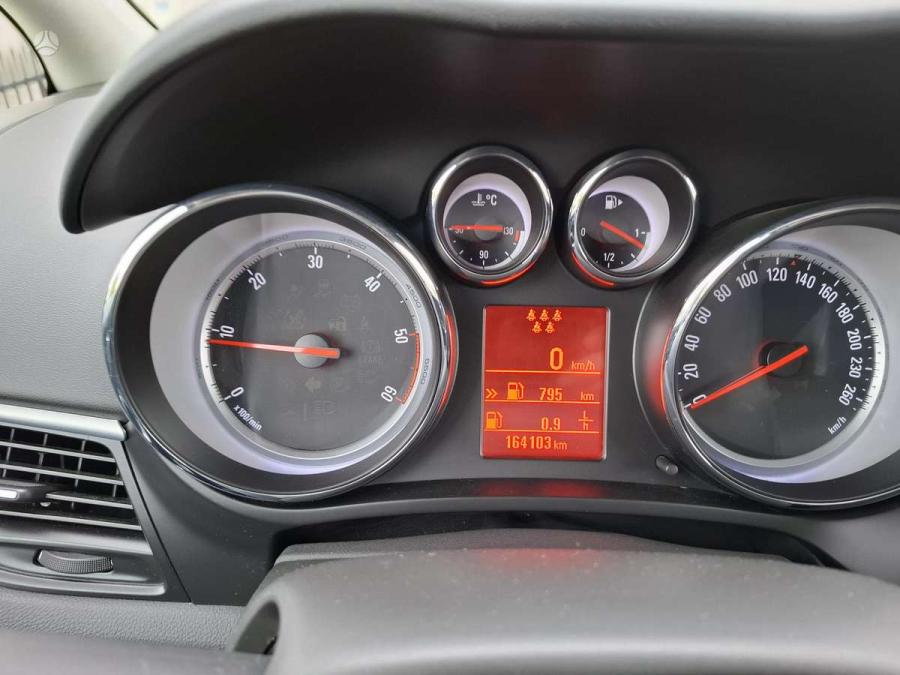 Brown Opel Zafira Tourer 2012 in Kalvarija, with an engine capacity of 1.96 L and mileage of 165 thousand km for 5600 €, photo 16 on AUTOMOTO.COM.LV