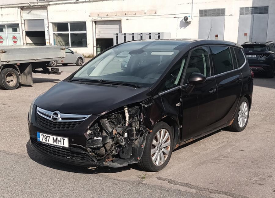 Brown Opel Zafira Tourer 2012 in Tallinn, with an engine capacity of 0.00 L and mileage of 330 thousand km for 1500 €, photo 1 on AUTOMOTO.COM.LV