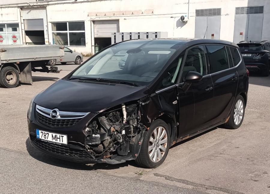 Brown Opel Zafira Tourer 2012 in Tallinn, with an engine capacity of 0.00 L and mileage of 330 thousand km for 1500 €, photo 5 on AUTOMOTO.COM.LV