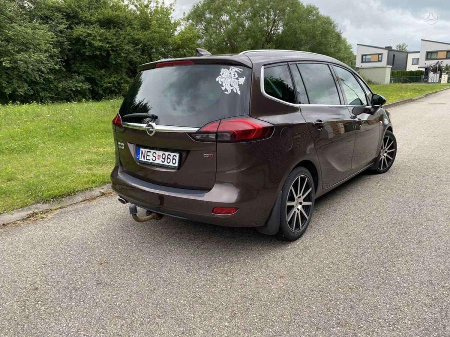 Brown Opel Zafira Tourer 2017 in Kaunas, with an engine capacity of 1.96 L and mileage of 173 thousand km for 11500 €, photo 5 on AUTOMOTO.COM.LV