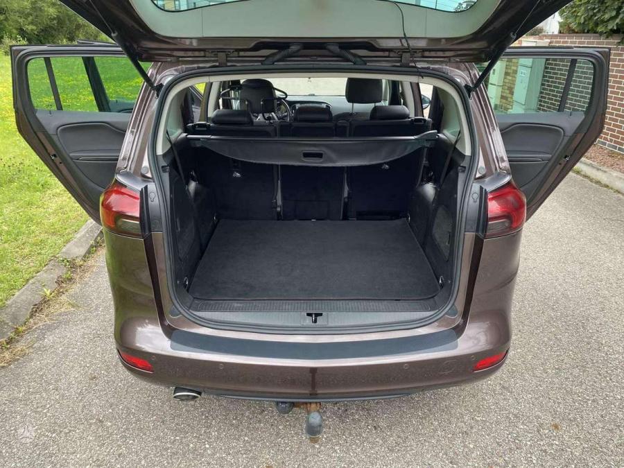 Brown Opel Zafira Tourer 2017 in Kaunas, with an engine capacity of 1.96 L and mileage of 173 thousand km for 11500 €, photo 12 on AUTOMOTO.COM.LV