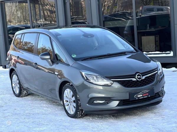 Green Opel Zafira Tourer 2017 in Kedainiai, with an engine capacity of 1.96 L and mileage of 228 thousand km for 8150 €, photo 4 on AUTOMOTO.COM.LV