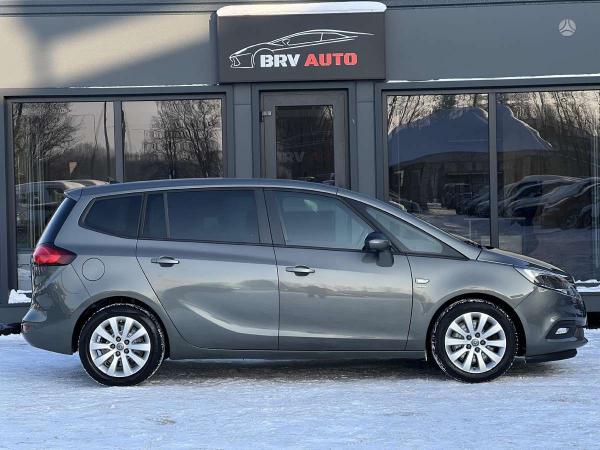 Green Opel Zafira Tourer 2017 in Kedainiai, with an engine capacity of 1.96 L and mileage of 228 thousand km for 8150 €, photo 6 on AUTOMOTO.COM.LV