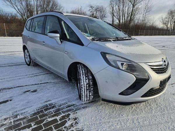 Grey Opel Zafira Tourer 2012 in Marijampole, with an engine capacity of 1.36 L and mileage of 206 thousand km for 4850 €, photo 2 on AUTOMOTO.COM.LV