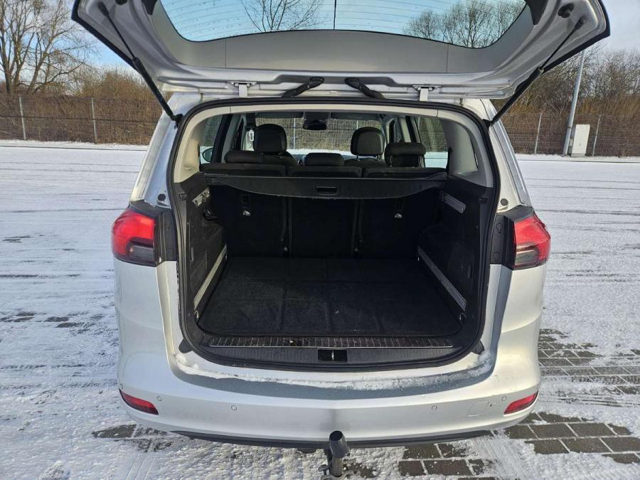 Pelēks Opel Zafira Tourer 2012 Marijampole, ar dzinēja tilpumu 1.36 L un nobraukumu 206 tūkst. km par 4850 €, foto 5 vietnē AUTOMOTO.COM.LV