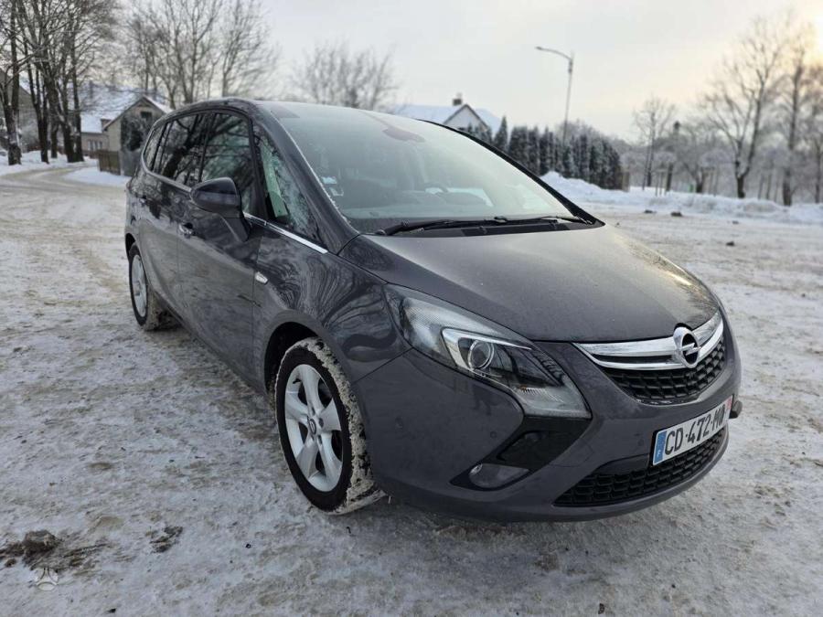 Grey Opel Zafira Tourer 2012 in Taurage, with an engine capacity of 1.96 L and mileage of 187 thousand km for 4900 €, photo 1 on AUTOMOTO.COM.LV