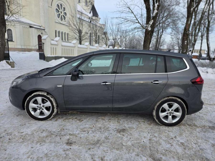 Grey Opel Zafira Tourer 2012 in Taurage, with an engine capacity of 1.96 L and mileage of 187 thousand km for 4900 €, photo 4 on AUTOMOTO.COM.LV