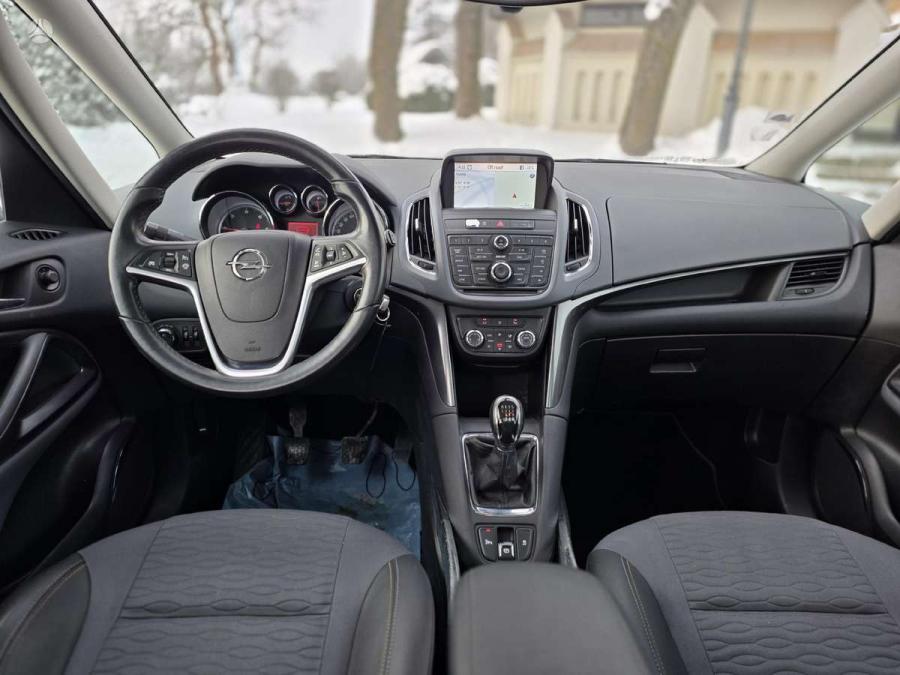 Grey Opel Zafira Tourer 2012 in Taurage, with an engine capacity of 1.96 L and mileage of 187 thousand km for 4900 €, photo 16 on AUTOMOTO.COM.LV