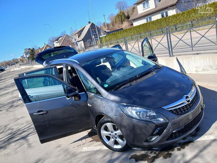 Grey Opel Zafira Tourer 2012 in Telschi, with an engine capacity of 2.00 L and mileage of 316 thousand km for 4850 €, photo 5 on AUTOMOTO.COM.LV