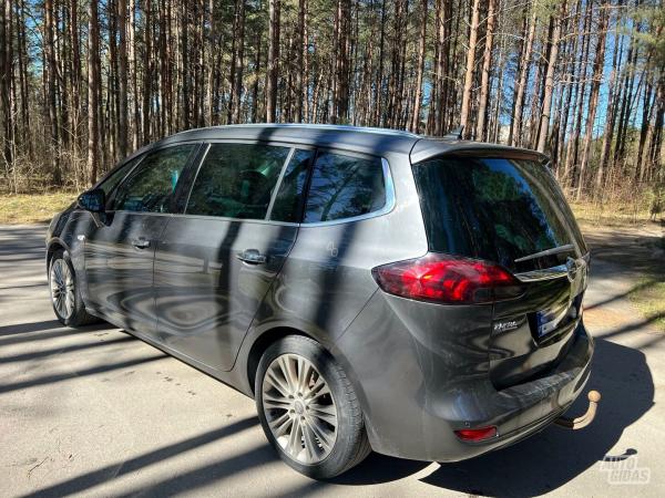 Grey Opel Zafira Tourer 2012 in Vilnius, with an engine capacity of 2.00 L and mileage of 280 thousand km for 3750 €, photo 5 on AUTOMOTO.COM.LV