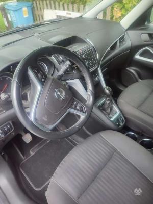 Pelēks Opel Zafira Tourer 2012 Rokiškis, ar dzinēja tilpumu 1.96 L un nobraukumu 280 tūkst. km par 4500 €, foto 7 vietnē AUTOMOTO.COM.LV