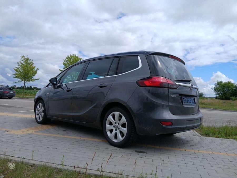 Серый Опель Zafira Tourer 2012 в Мариямполе, объемом двигателя 2.00 л и пробегом 204 тыс. км за 5650 €, фото 3 на AUTOMOTO.COM.LV