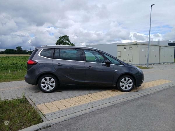 Pelēks Opel Zafira Tourer 2012 Marijampole, ar dzinēja tilpumu 2.00 L un nobraukumu 204 tūkst. km par 5650 €, foto 3 vietnē AUTOMOTO.COM.LV