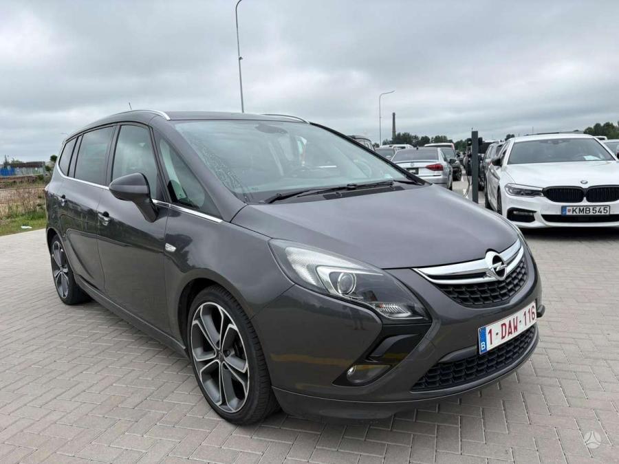 Серый Опель Zafira Tourer 2012 в Таураге, объемом двигателя 1.36 л и пробегом 144 тыс. км за 5700 €, фото 1 на AUTOMOTO.COM.LV