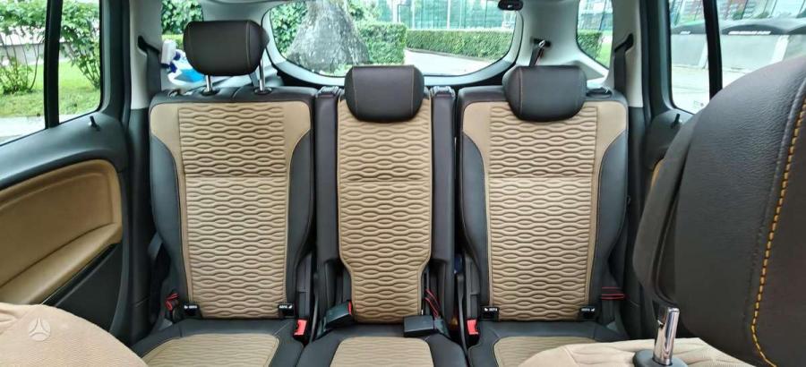 Pelēks Opel Zafira Tourer 2012 Kretinga, ar dzinēja tilpumu 1.96 L un nobraukumu 240 tūkst. km par 4700 €, foto 3 vietnē AUTOMOTO.COM.LV