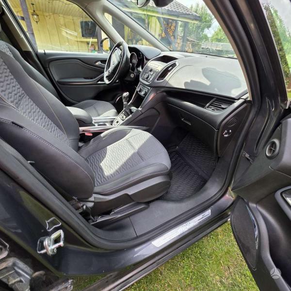 Pelēks Opel Zafira Tourer 2012 Telšiai, ar dzinēja tilpumu 1.96 L un nobraukumu 216 tūkst. km par 4500 €, foto 8 vietnē AUTOMOTO.COM.LV