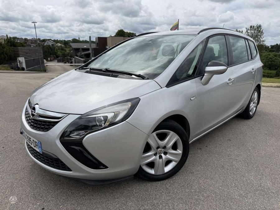 Grey Opel Zafira Tourer 2012 in Taurage, with an engine capacity of 1.36 L and mileage of 144 thousand km for 4700 €, photo 1 on AUTOMOTO.COM.LV