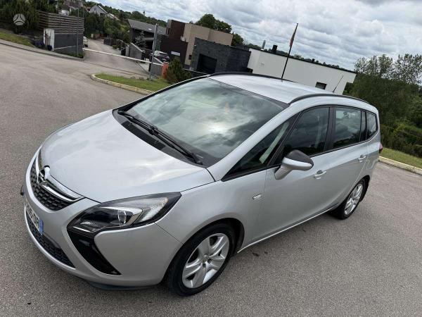 Grey Opel Zafira Tourer 2012 in Taurage, with an engine capacity of 1.36 L and mileage of 144 thousand km for 4700 €, photo 2 on AUTOMOTO.COM.LV