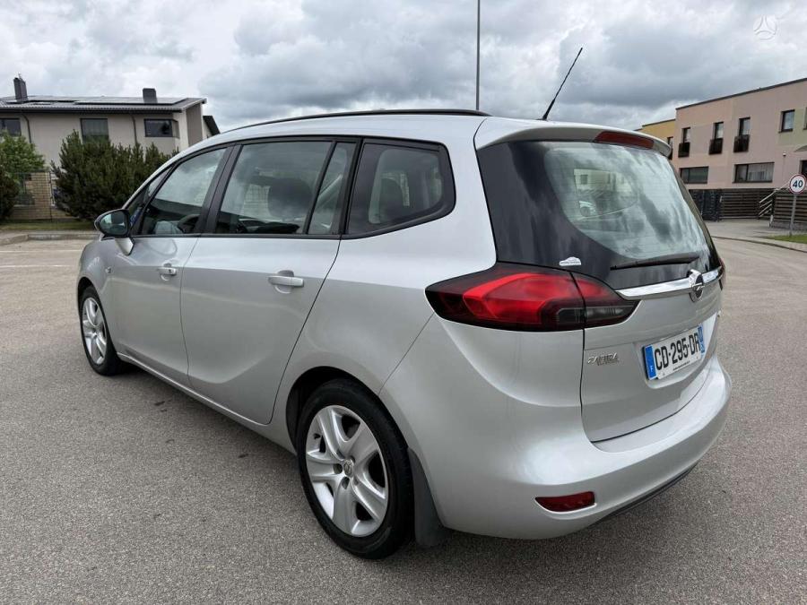Grey Opel Zafira Tourer 2012 in Taurage, with an engine capacity of 1.36 L and mileage of 144 thousand km for 4700 €, photo 6 on AUTOMOTO.COM.LV
