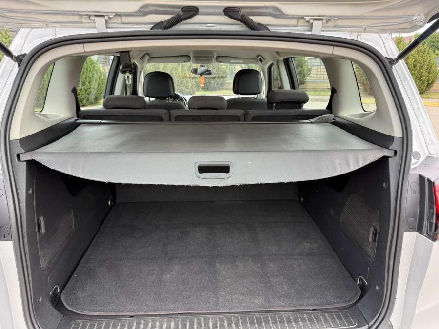 Grey Opel Zafira Tourer 2012 in Taurage, with an engine capacity of 1.36 L and mileage of 144 thousand km for 4700 €, photo 8 on AUTOMOTO.COM.LV