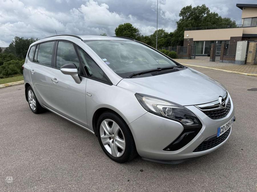 Grey Opel Zafira Tourer 2012 in Taurage, with an engine capacity of 1.36 L and mileage of 144 thousand km for 4700 €, photo 10 on AUTOMOTO.COM.LV