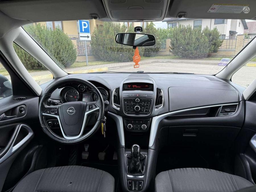 Grey Opel Zafira Tourer 2012 in Taurage, with an engine capacity of 1.36 L and mileage of 144 thousand km for 4700 €, photo 12 on AUTOMOTO.COM.LV