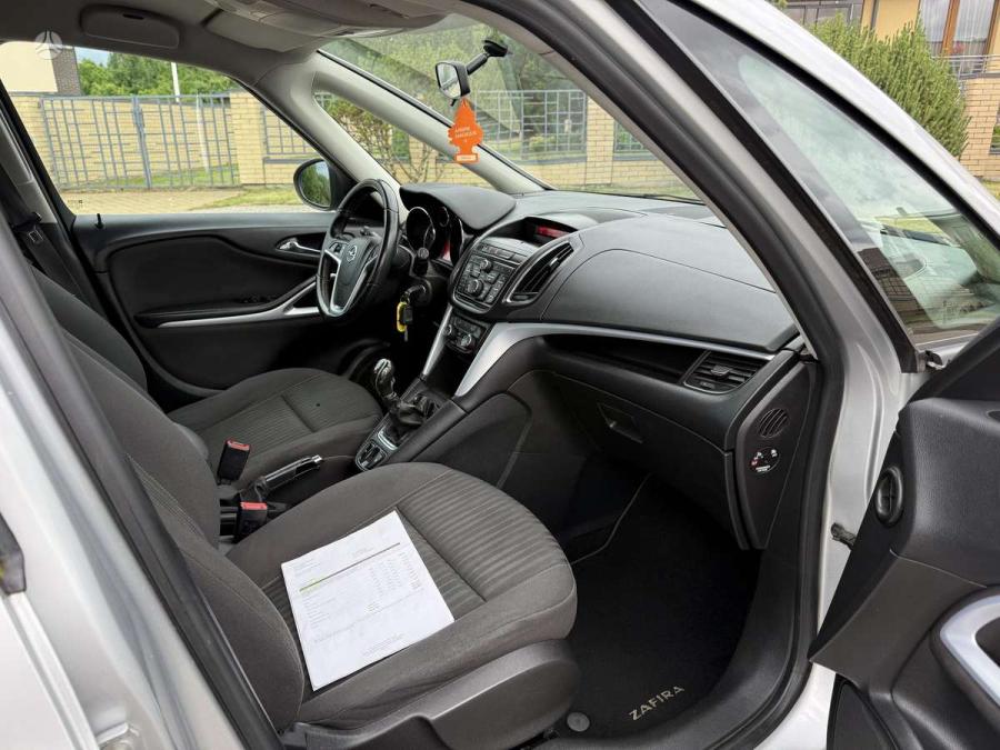 Grey Opel Zafira Tourer 2012 in Taurage, with an engine capacity of 1.36 L and mileage of 144 thousand km for 4700 €, photo 13 on AUTOMOTO.COM.LV