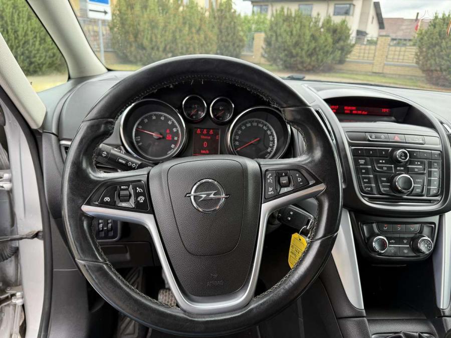 Grey Opel Zafira Tourer 2012 in Taurage, with an engine capacity of 1.36 L and mileage of 144 thousand km for 4700 €, photo 14 on AUTOMOTO.COM.LV