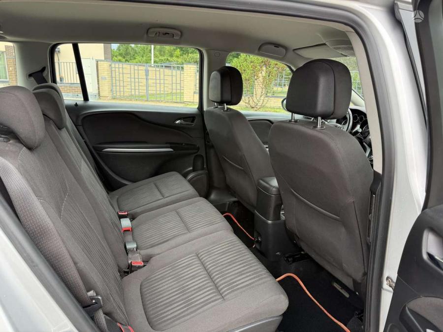 Grey Opel Zafira Tourer 2012 in Taurage, with an engine capacity of 1.36 L and mileage of 144 thousand km for 4700 €, photo 16 on AUTOMOTO.COM.LV