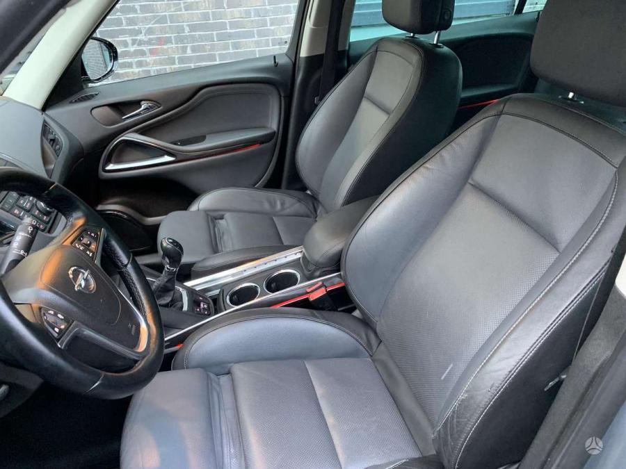 Pelēks Opel Zafira Tourer 2012 Marijampole, ar dzinēja tilpumu 1.96 L un nobraukumu 258 tūkst. km par 5250 €, foto 17 vietnē AUTOMOTO.COM.LV