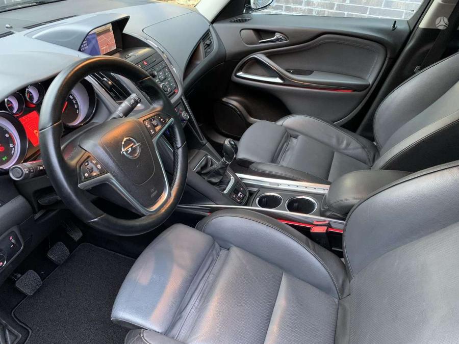 Pelēks Opel Zafira Tourer 2012 Marijampole, ar dzinēja tilpumu 1.96 L un nobraukumu 258 tūkst. km par 5250 €, foto 19 vietnē AUTOMOTO.COM.LV