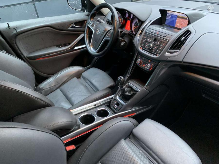 Pelēks Opel Zafira Tourer 2012 Marijampole, ar dzinēja tilpumu 1.96 L un nobraukumu 258 tūkst. km par 5250 €, foto 20 vietnē AUTOMOTO.COM.LV
