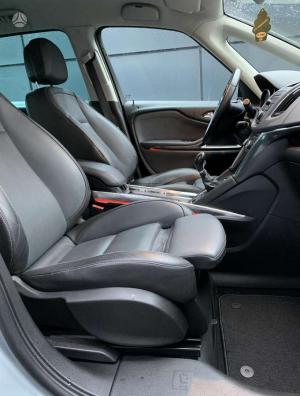 Pelēks Opel Zafira Tourer 2012 Marijampole, ar dzinēja tilpumu 1.96 L un nobraukumu 258 tūkst. km par 5250 €, foto 21 vietnē AUTOMOTO.COM.LV